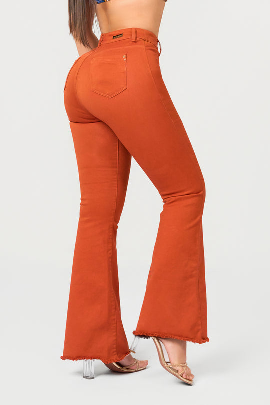 Jeans Bota Campana - Elegancia Retro y Estilo Moderno | Carlos Prada ...